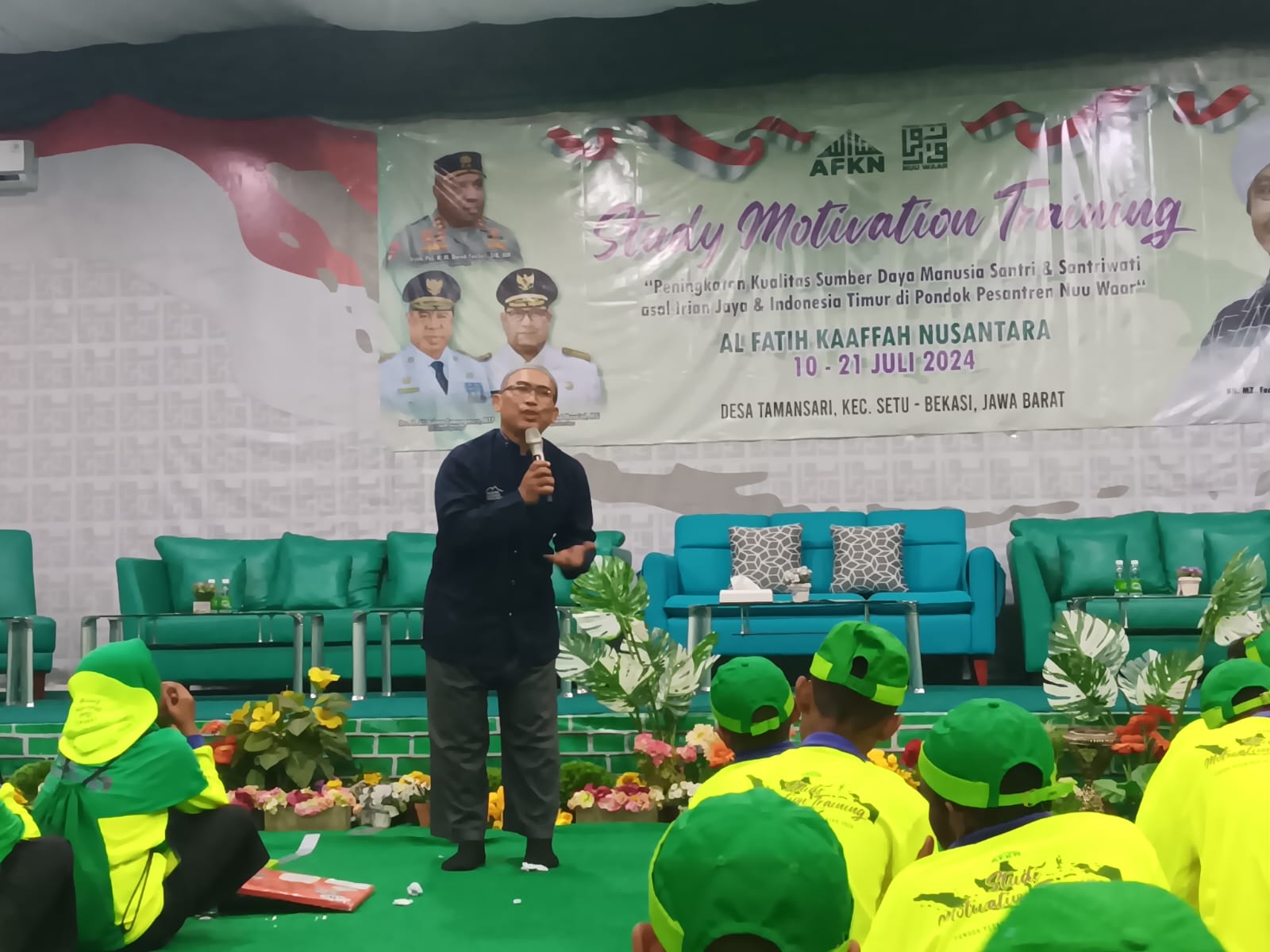 Pendongeng Nasional Kak Ari Prabowo Motivasi Santri Nuu Waar dengan ...