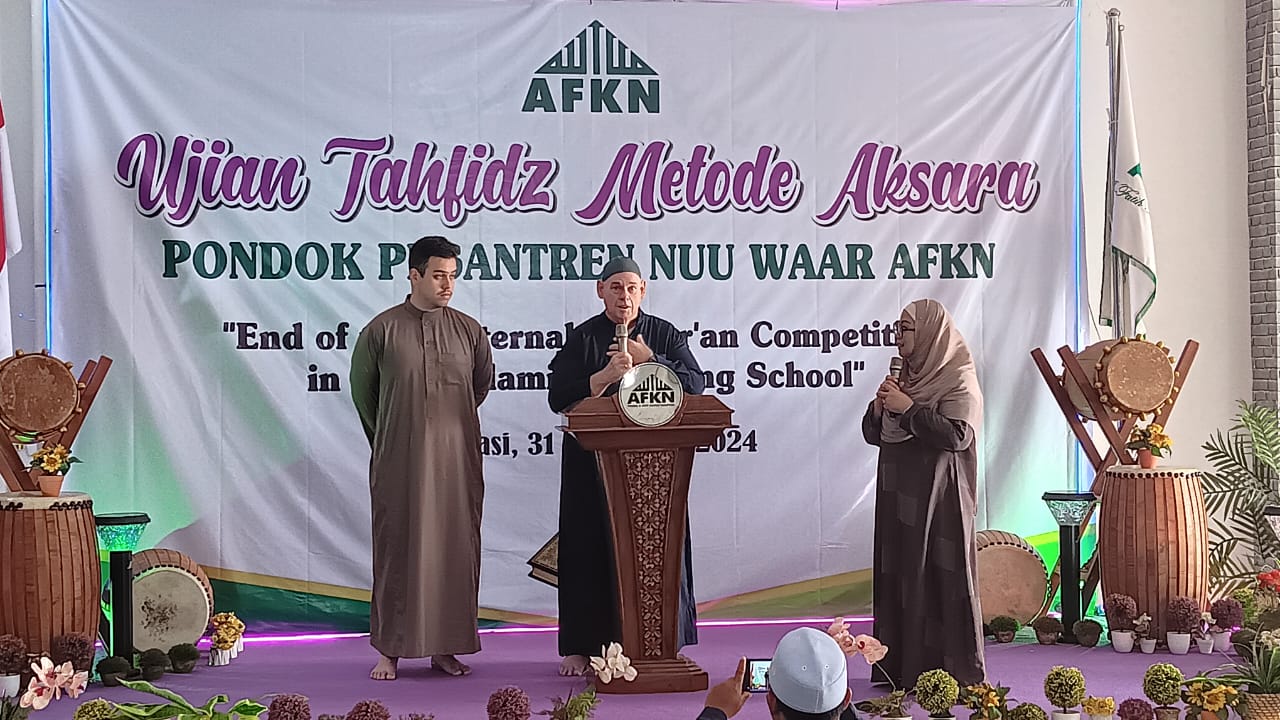 Pondok Pesantren Nuu Waar Kedatangan Tamu Keluarga Darren John Hall ...